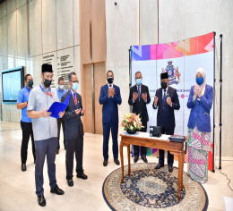 Sesi clock-in Datuk Bandar Johor Bahru Ke-13 YB Dato' Haji Mohd. Noorazam bin Dato' Haji Osman ...