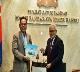 DATUK BANDAR TERIMA KUNJUNGAN HORMAT DATUK BANDAR MAJLIS BANDARAYA SHAH ...